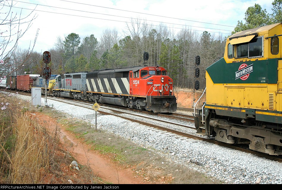 CNW 8701 meets CN 5524